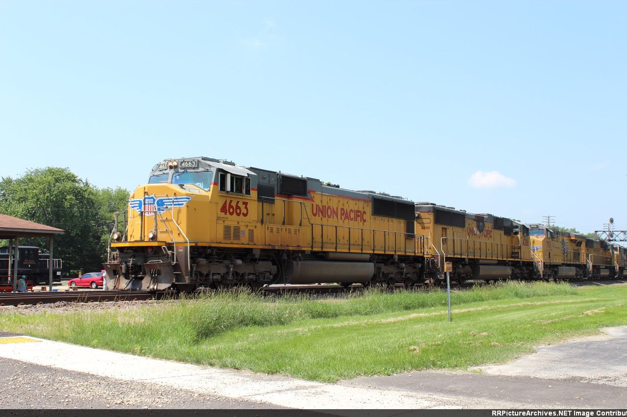 UP 4663 Leads a 6 unit EB